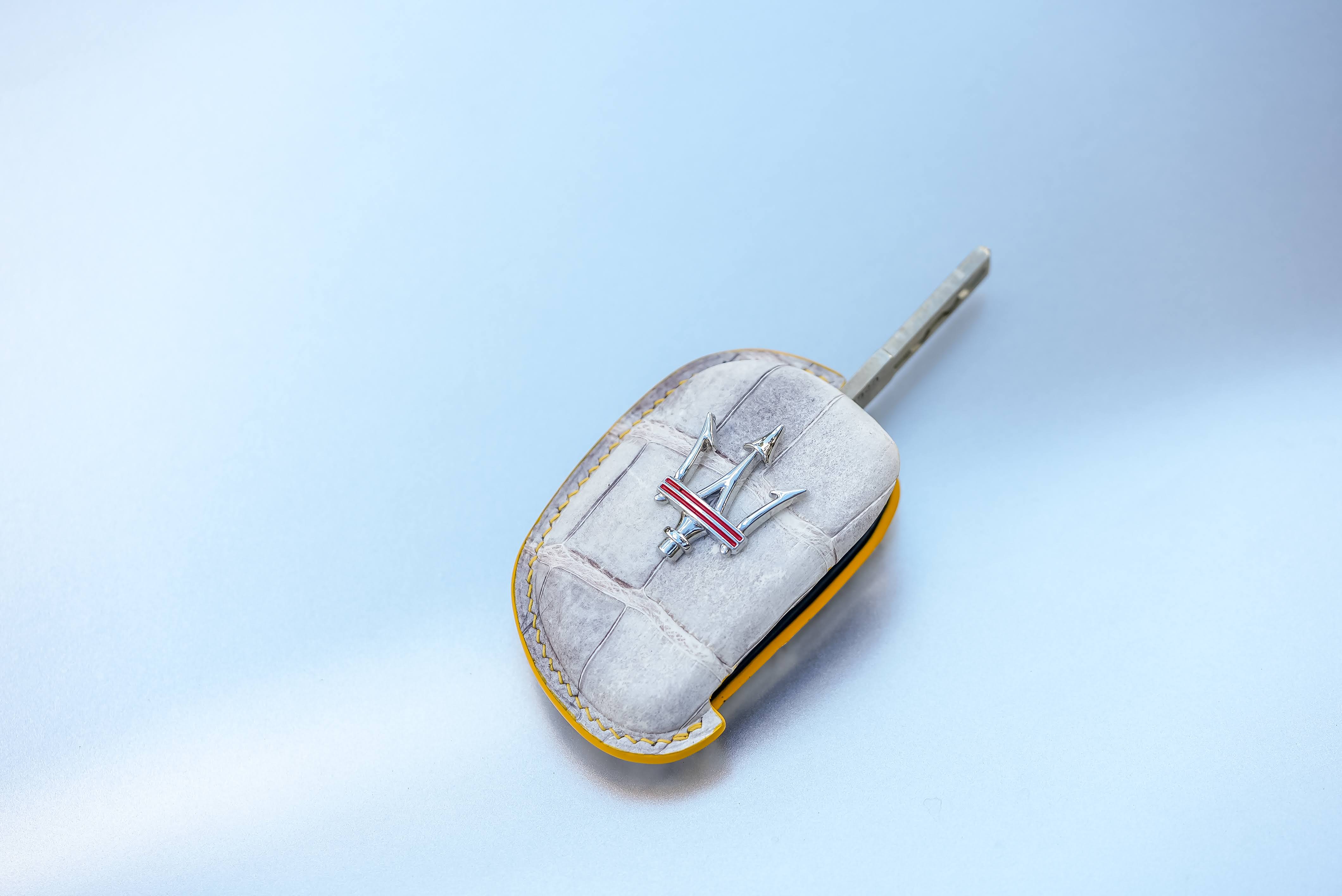 Bespoke Key Fob Cover in Natural Himalayan Crocodile – Solitaire Official